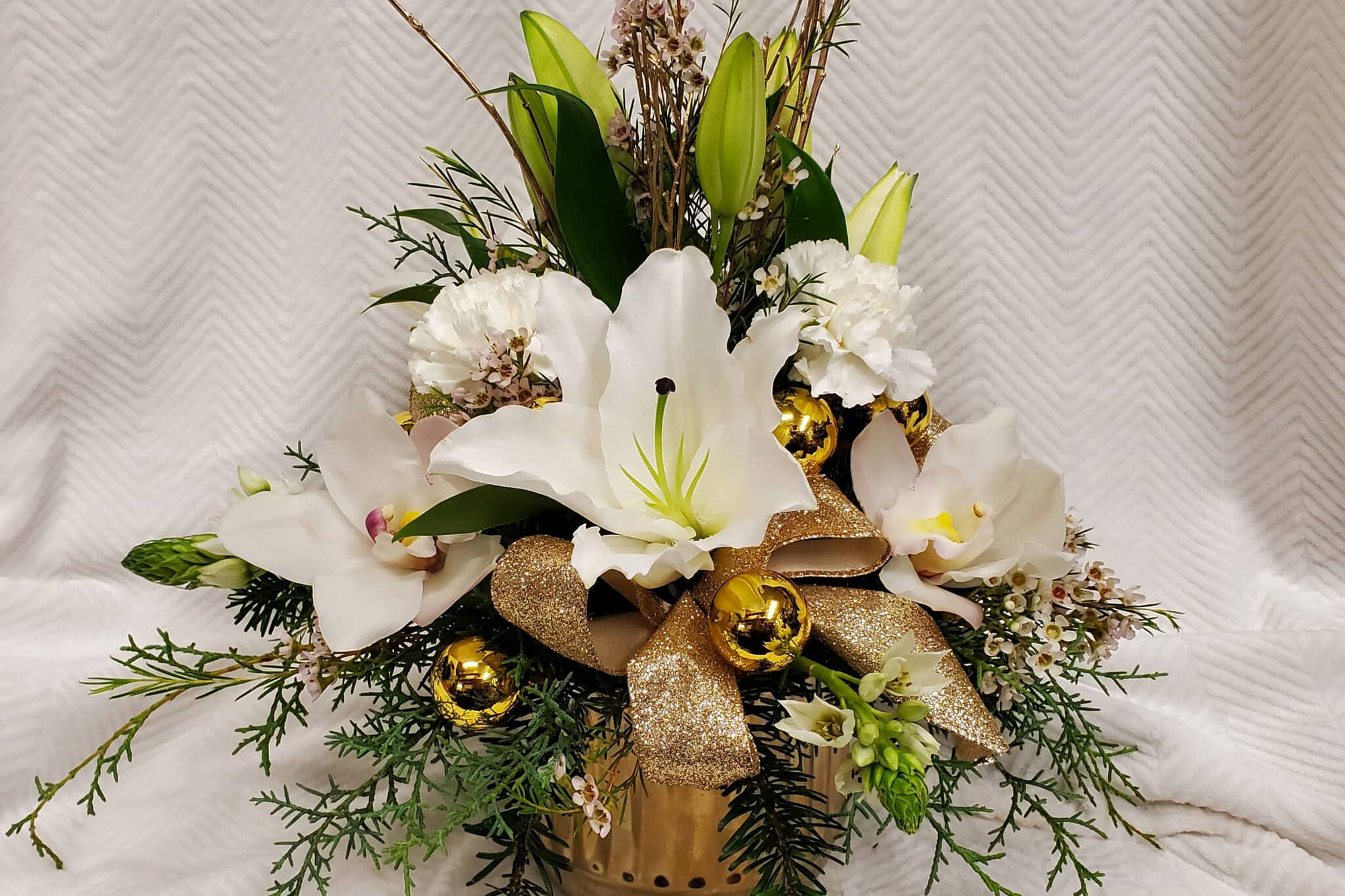 Harry's Flowers Victoria | Elegant Christmas Floral Arrangements & Same ...